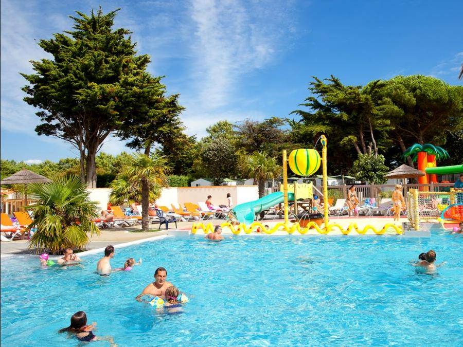 24 M² Caravan ∙ 2 Bedrooms ∙ 4 Guests - La Flotte