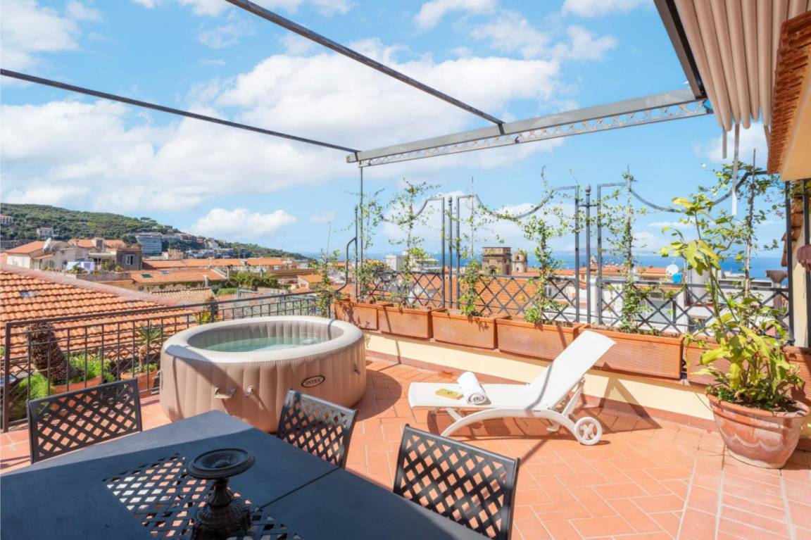 100 M² Appartamento ∙ 1 Camera Da Letto ∙ 4 Ospiti - Sorrento, Italia