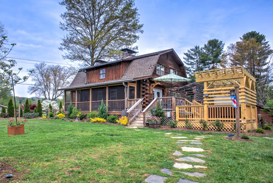 146 M² House ∙ 2 Bedrooms ∙ 6 Guests - Hendersonville, NC