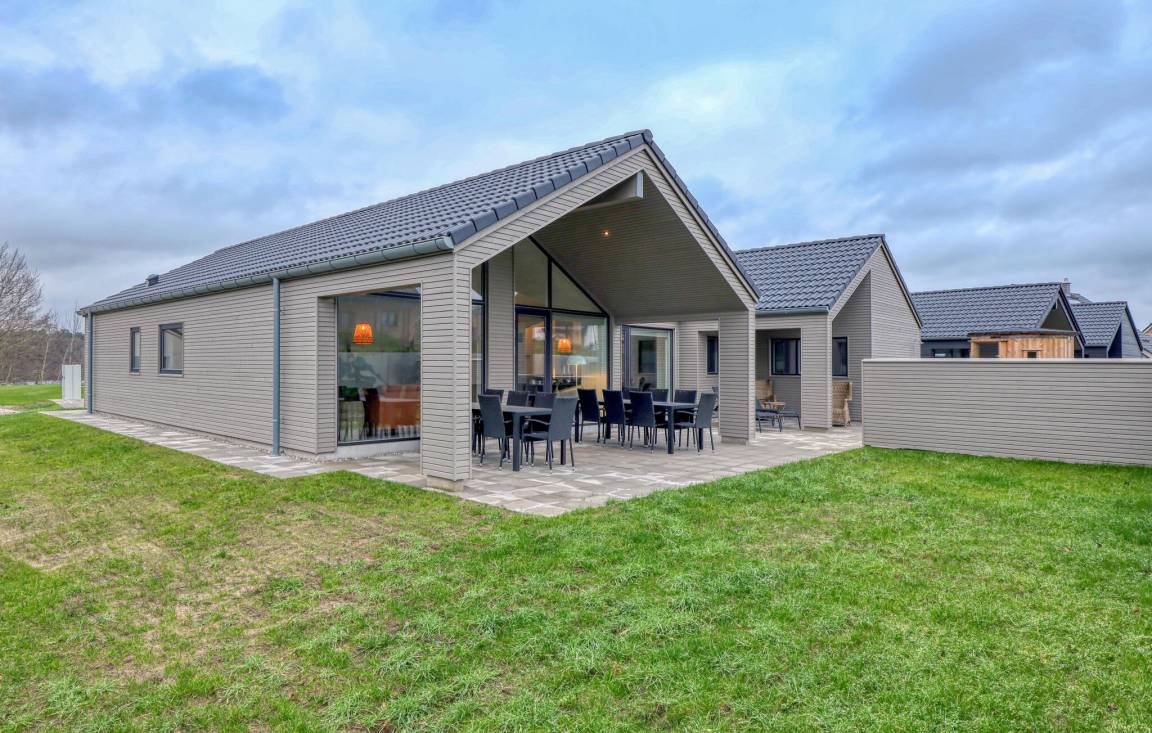180 M² Ferienhaus ∙ 5 Schlafzimmer ∙ 14 Gäste - Neukloster
