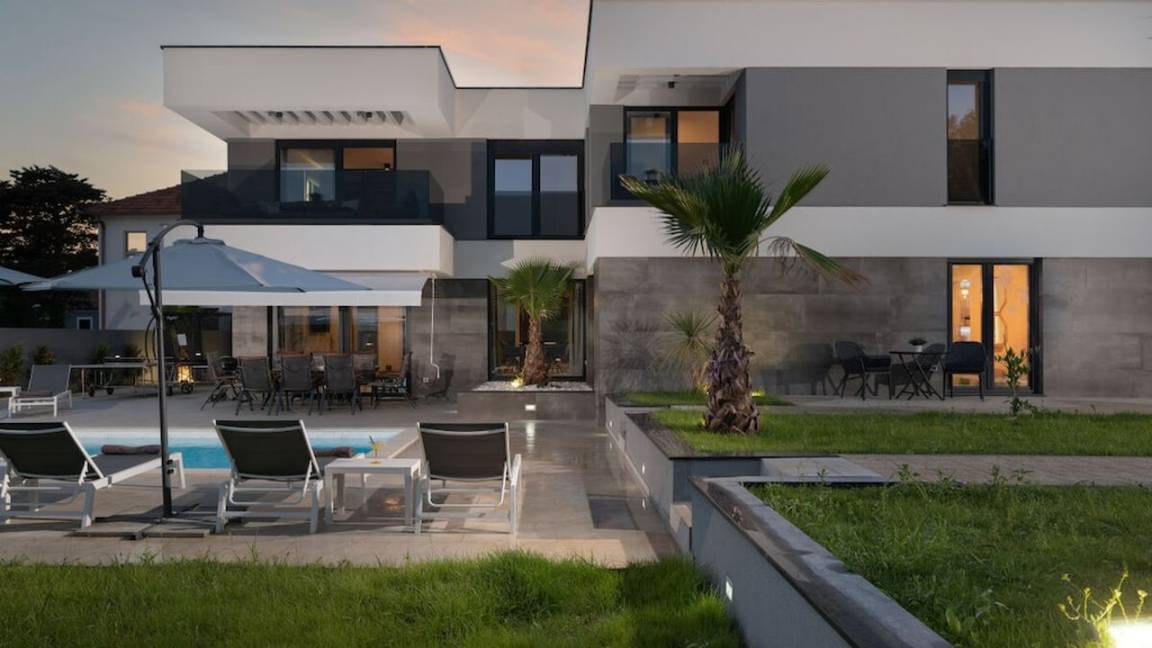 220 M² Apartment ∙ 4 Bedrooms ∙ 10 Guests - Nin