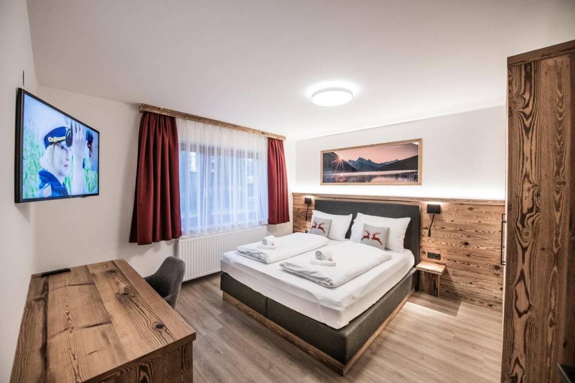 175 M² Ferienwohnung ∙ 5 Schlafzimmer ∙ 14 Gäste - Fügen