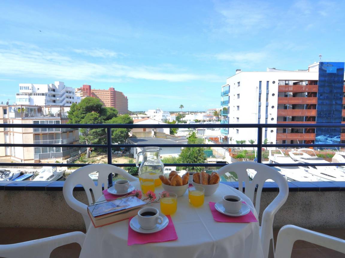 50 M² Apartment ∙ 2 Bedrooms ∙ 4 Guests - Roses