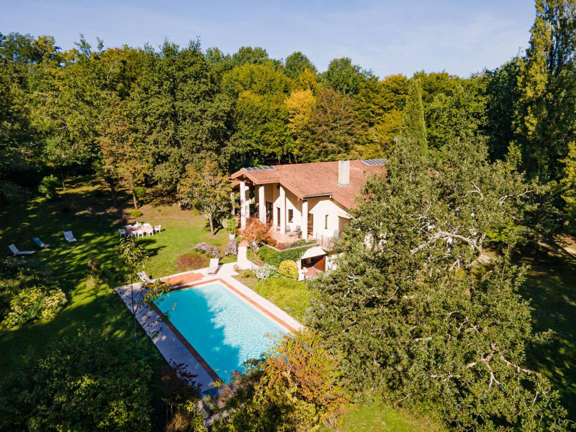290 M² Maison De Vacances ∙ 5 Chambres ∙ 10 Personnes - Périgueux