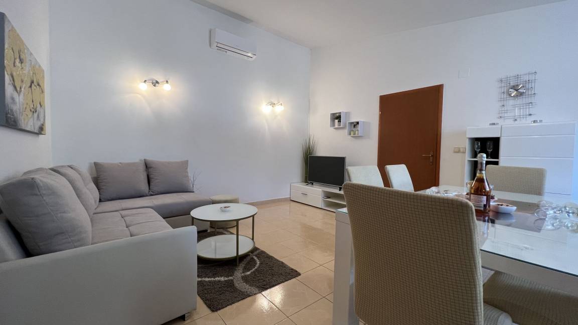 70 M² House ∙ 2 Bedrooms ∙ 6 Guests - Vodice