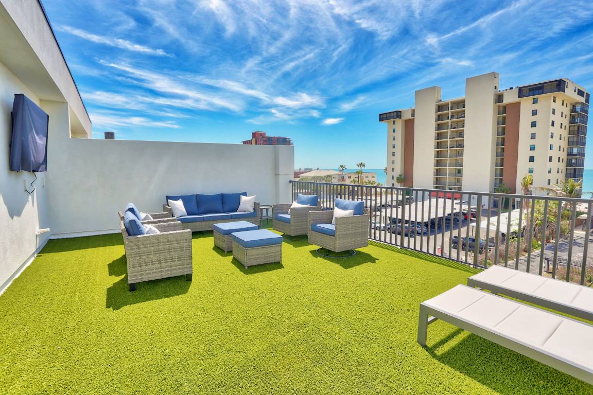 245 M² House ∙ 5 Bedrooms ∙ 12 Guests - Treasure Island, FL