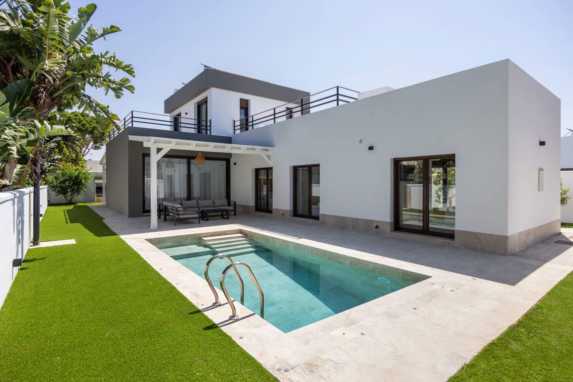 180 M² Villa ∙ 4 Makuuhuonetta ∙ 8 Vierasta - Chiclana de la Frontera