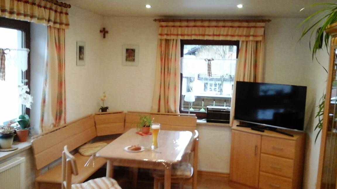 65 M² Ferienwohnung ∙ 2 Schlafzimmer ∙ 4 Gäste - Chieming