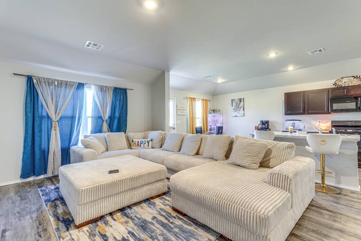 170 M² House ∙ 4 Bedrooms ∙ 10 Guests - Yukon, OK