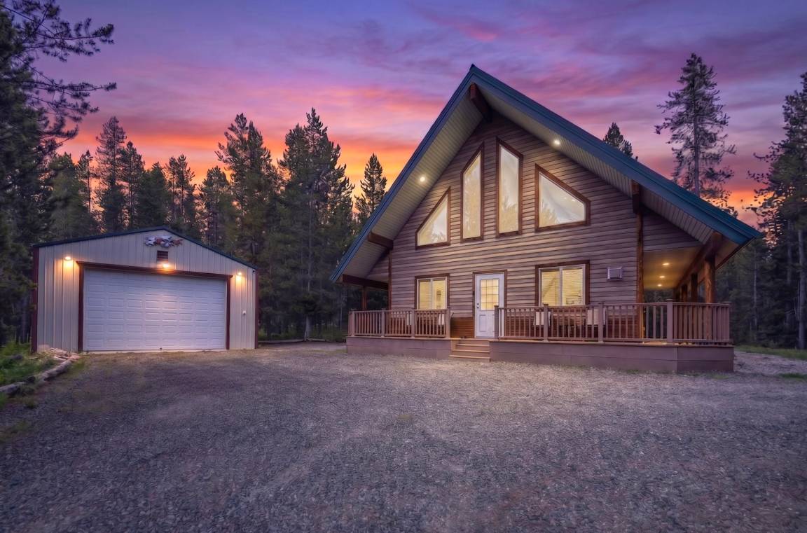 124 M² House ∙ 2 Bedrooms ∙ 8 Guests - Island Park, ID