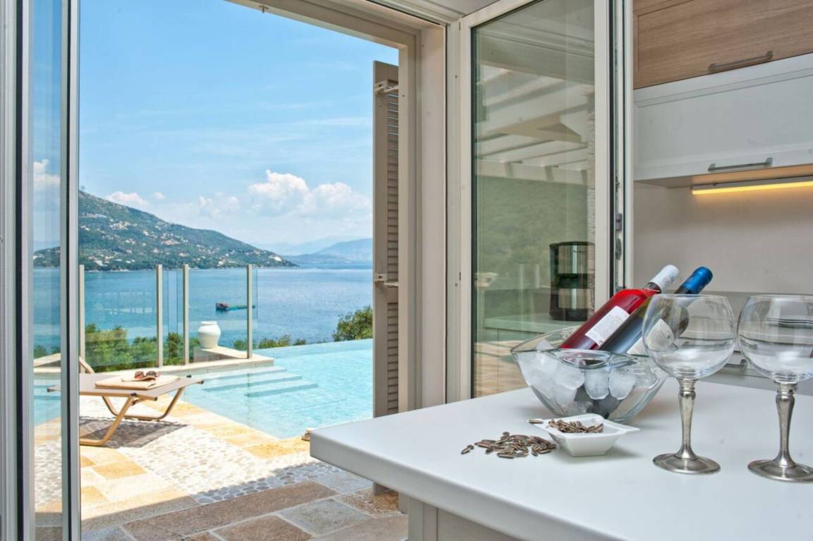 200 M² Apartment ∙ 4 Bedrooms ∙ 10 Guests - Kassiopi