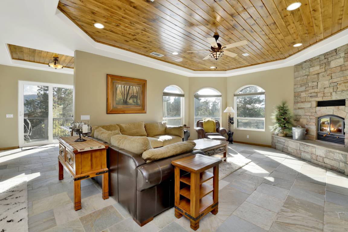 487 M² Cabin ∙ 5 Bedrooms ∙ 12 Guests - Big Bear Lake, CA