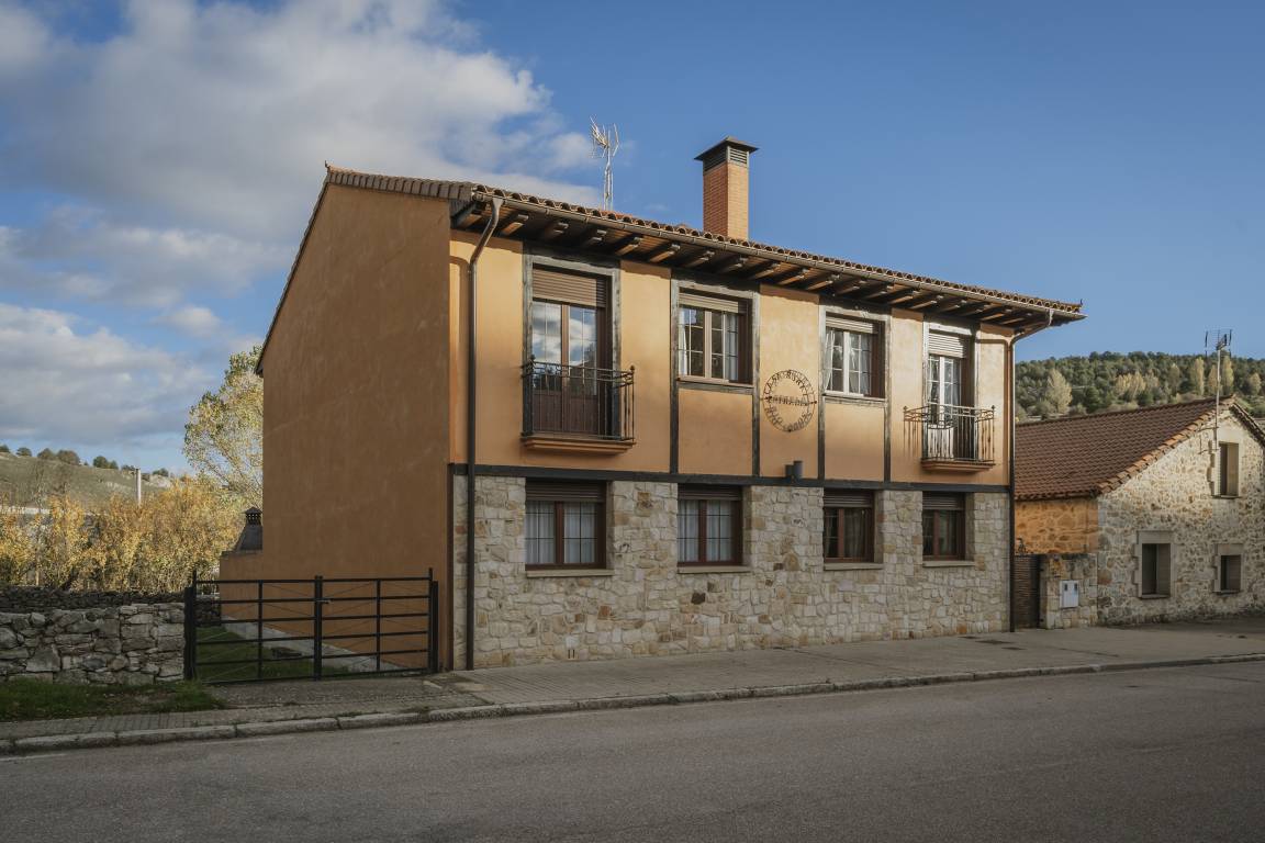 130 M² Casa ∙ 4 Habitaciones ∙ 20 Huéspedes - San Leonardo de Yagüe