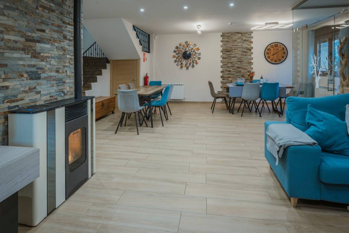 300 M² House ∙ 6 Bedrooms ∙ 12 Guests - Aranda de Duero