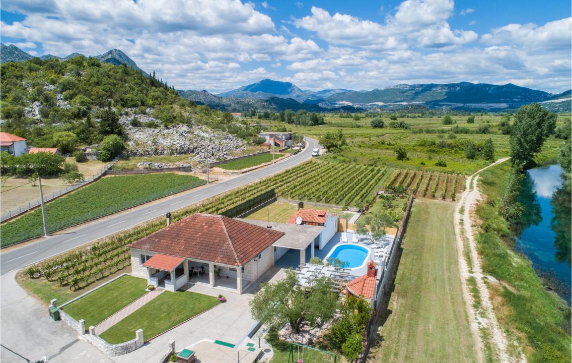 90 M² Ferienhaus ∙ 2 Schlafzimmer ∙ 6 Gäste - Vrgorac