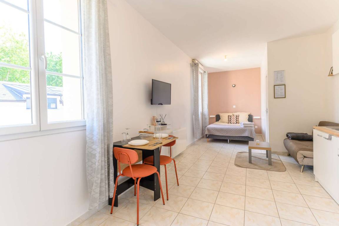 22 M² Huoneisto ∙ 1 Makuuhuone ∙ 3 Vierasta - Goussainville