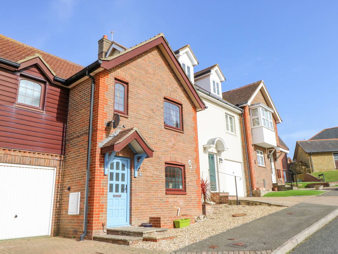 Cottage ∙ 3 Bedrooms ∙ 6 Guests - Barton on Sea