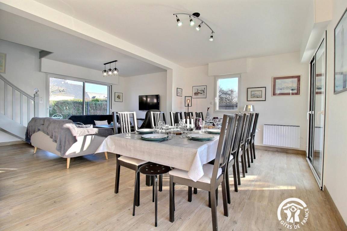 175 M² Gîte ∙ 5 Chambres ∙ 11 Personnes - Ambon