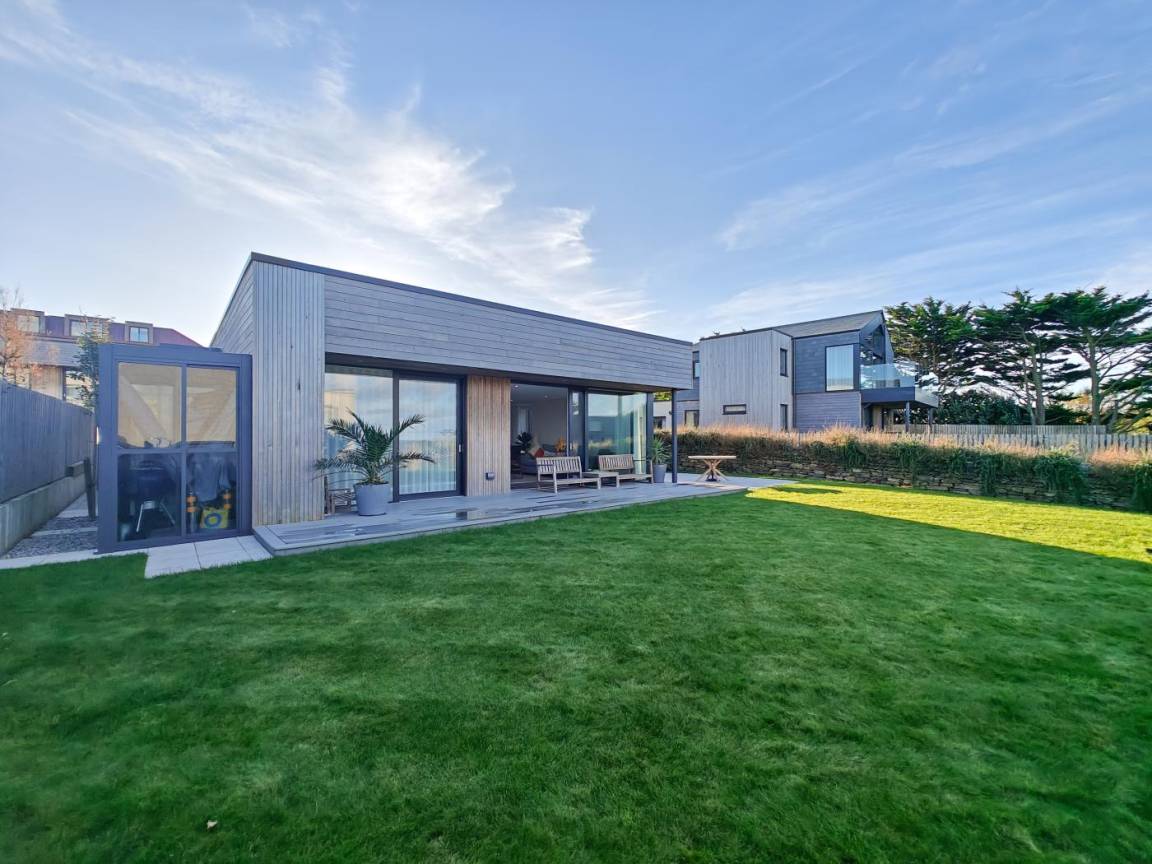 Cottage ∙ 3 Bedrooms ∙ 6 Guests - Constantine Bay