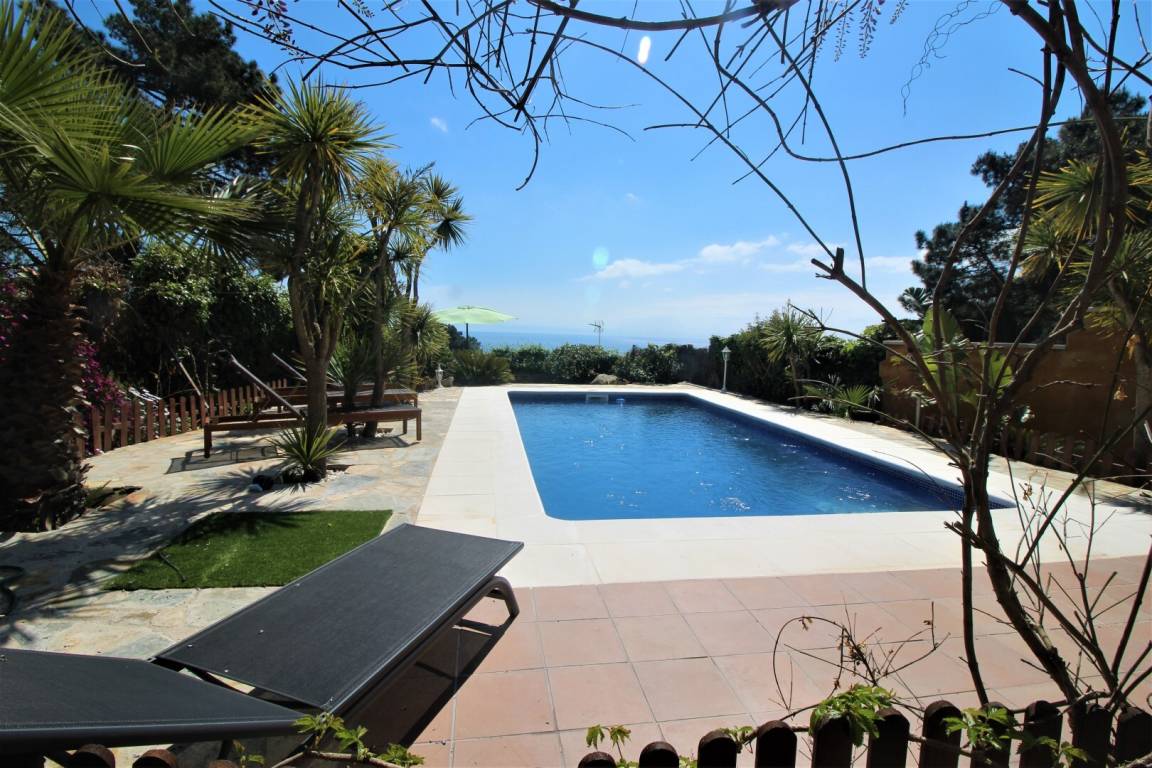 150 M² Villa ∙ 5 Bedrooms ∙ 10 Guests - Lloret de Mar