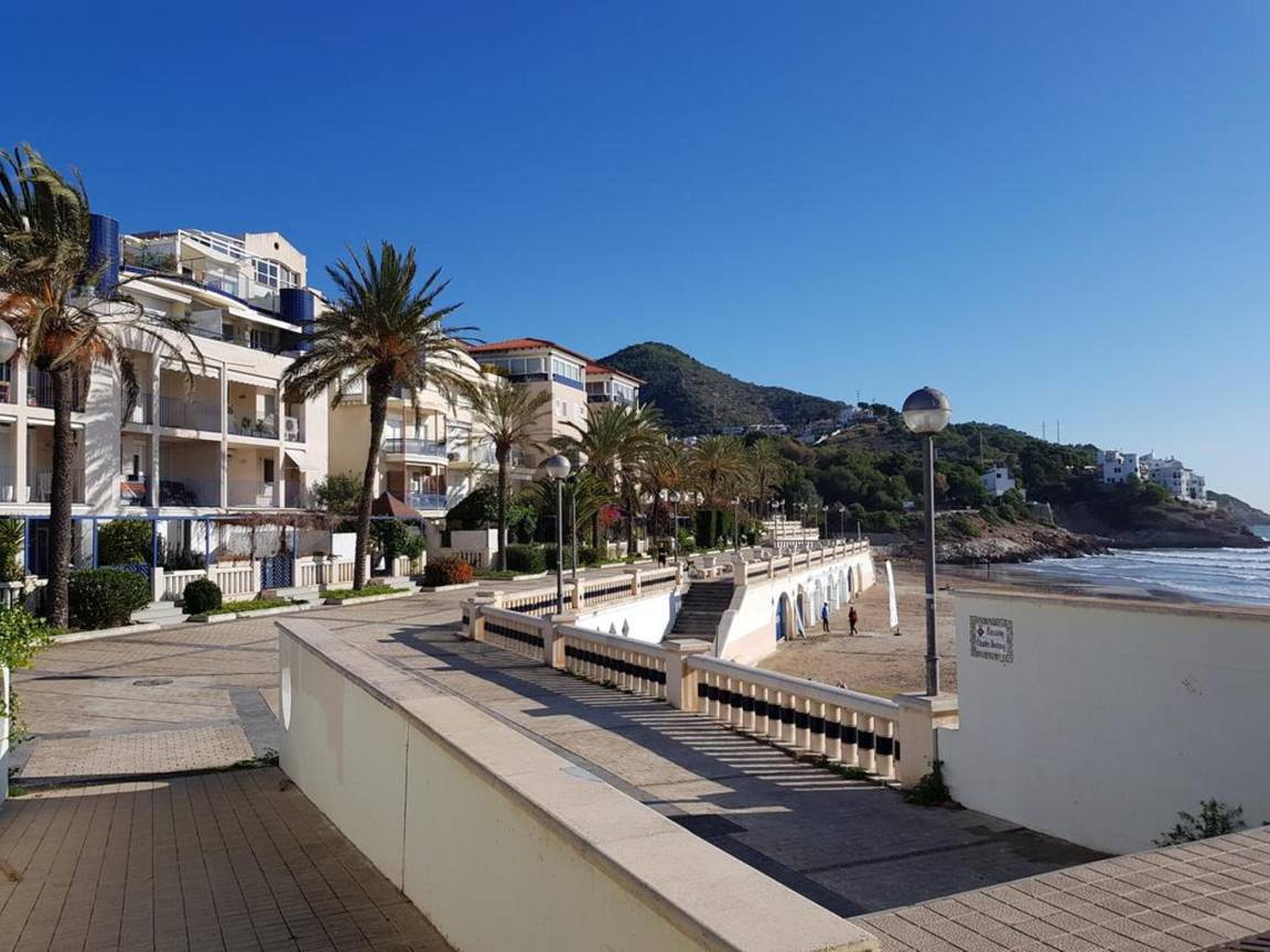90 M² Apartment ∙ 3 Bedrooms ∙ 6 Guests - Sitges