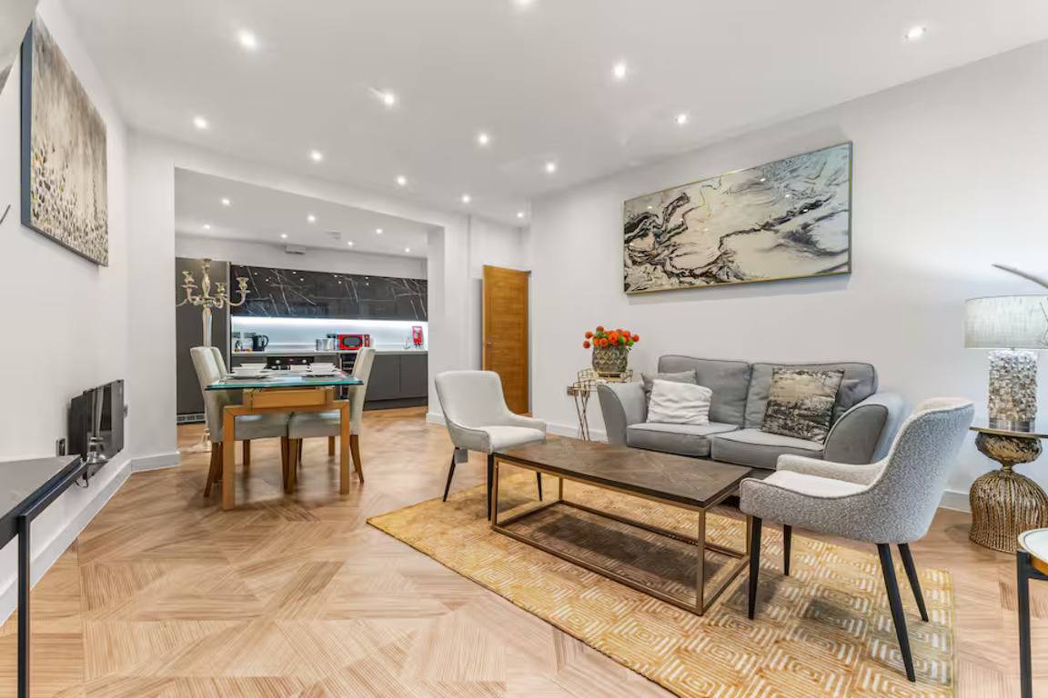 74 M² Apartment ∙ 2 Bedrooms ∙ 4 Guests - Salford