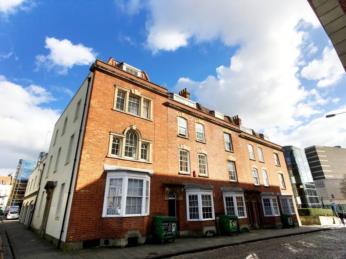 Cottage ∙ 1 Bedroom ∙ 4 Guests - Bristol