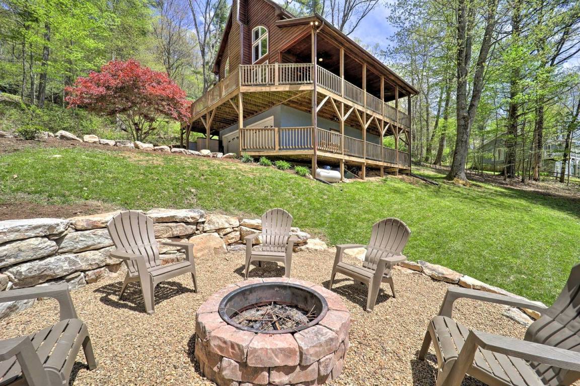 House ∙ 3 Bedrooms ∙ 10 Guests - Blowing Rock, NC