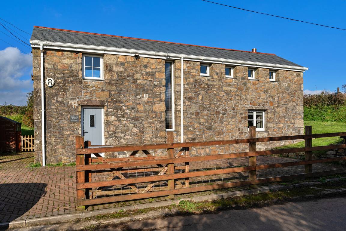 120 M² Cottage ∙ 2 Bedrooms ∙ 5 Guests - Praa Sands