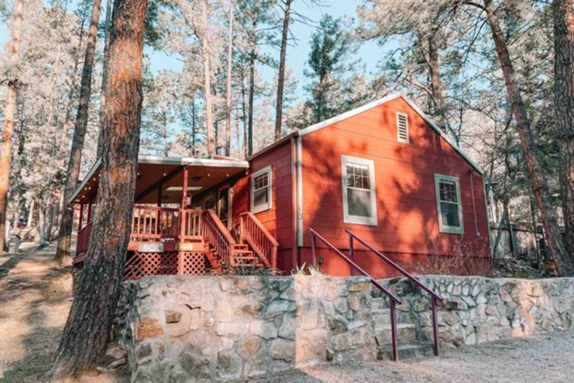 Cabin ∙ 2 Bedrooms ∙ 4 Guests - Ruidoso, NM