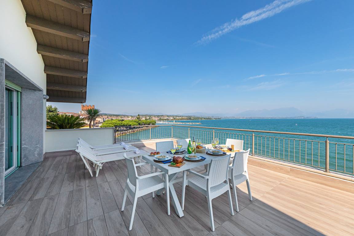 182 M² Ferienwohnung ∙ 3 Schlafzimmer ∙ 8 Gäste - Desenzano del Garda