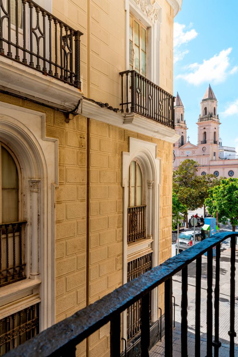 140 M² Apartamento ∙ 4 Habitaciones ∙ 10 Huéspedes - Cádiz