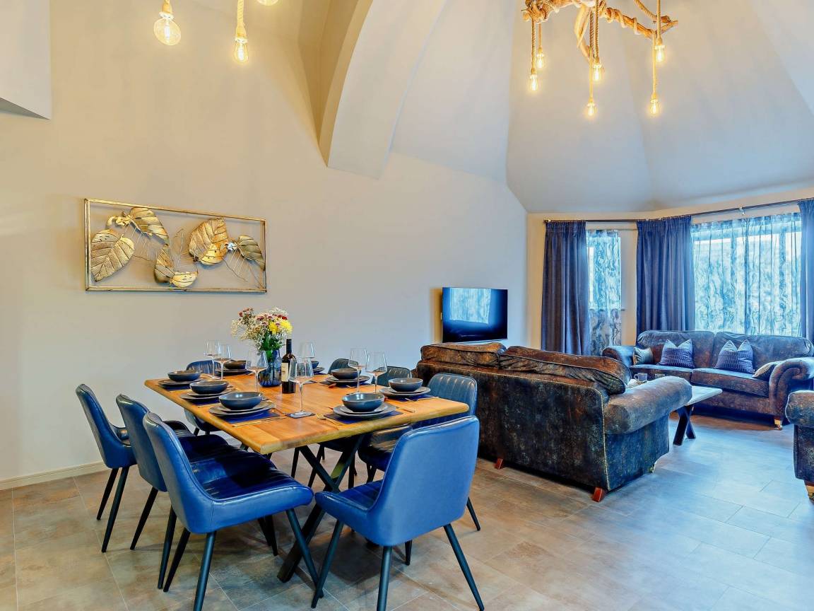 Cottage ∙ 4 Bedrooms ∙ 8 Guests - Fistral Beach