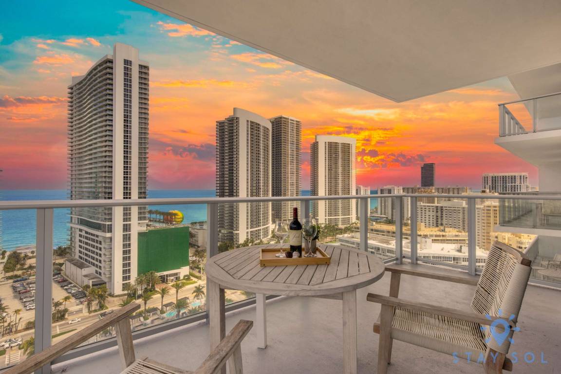 Apartment ∙ 2 Bedrooms ∙ 5 Guests - Hallandale Beach, FL