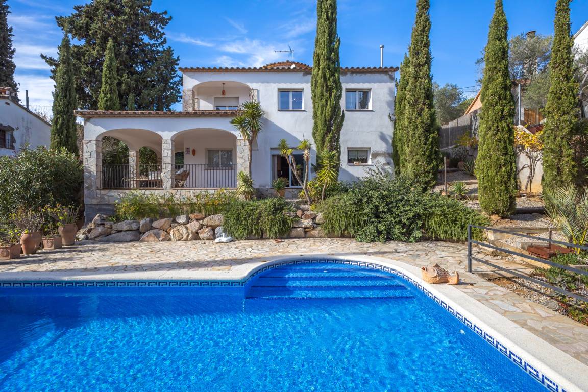 205 M² Villa ∙ 3 Schlafzimmer ∙ 6 Gäste - Palamós