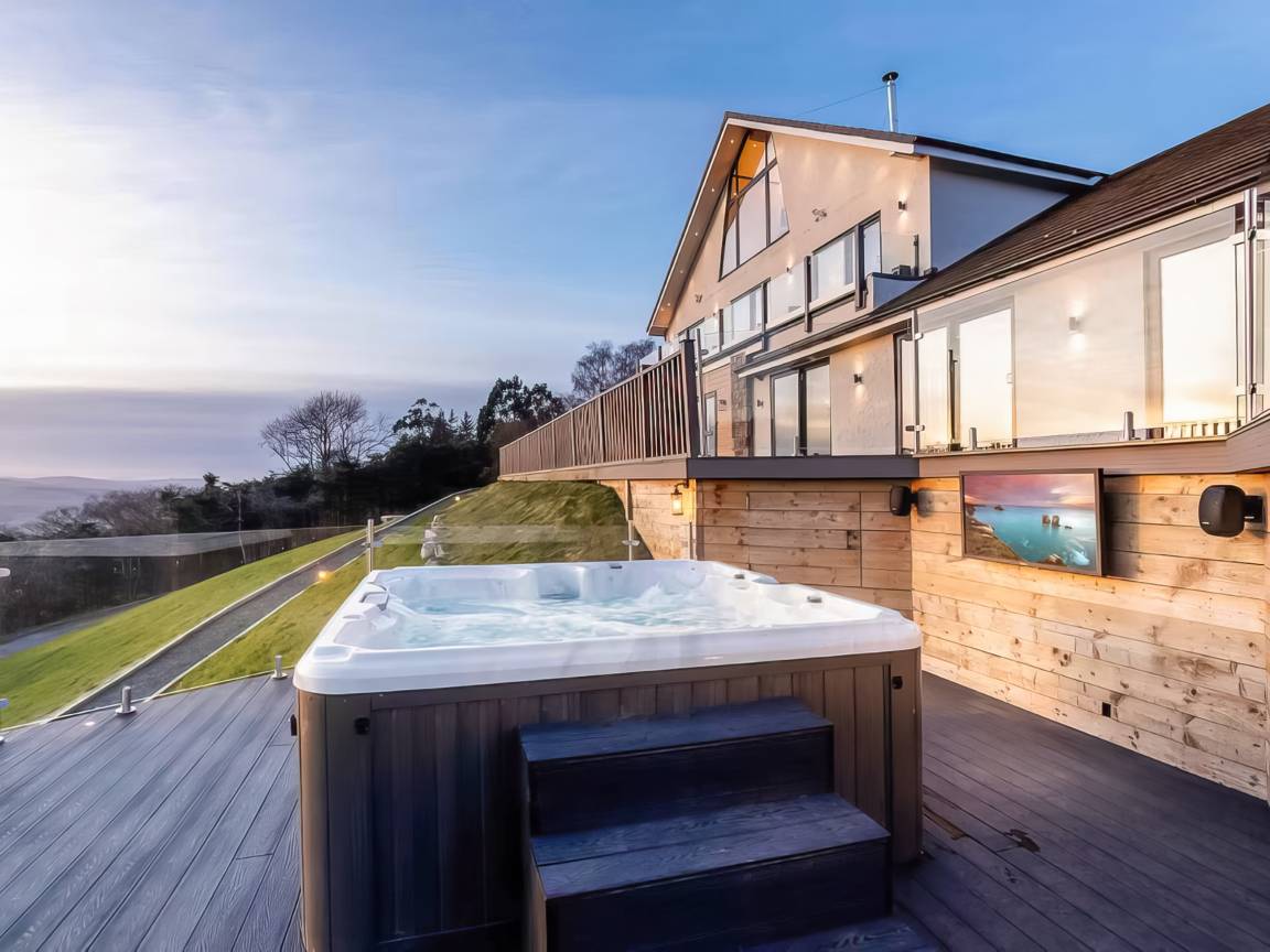 Cottage ∙ 11 Bedrooms ∙ 24 Guests - Ruthin