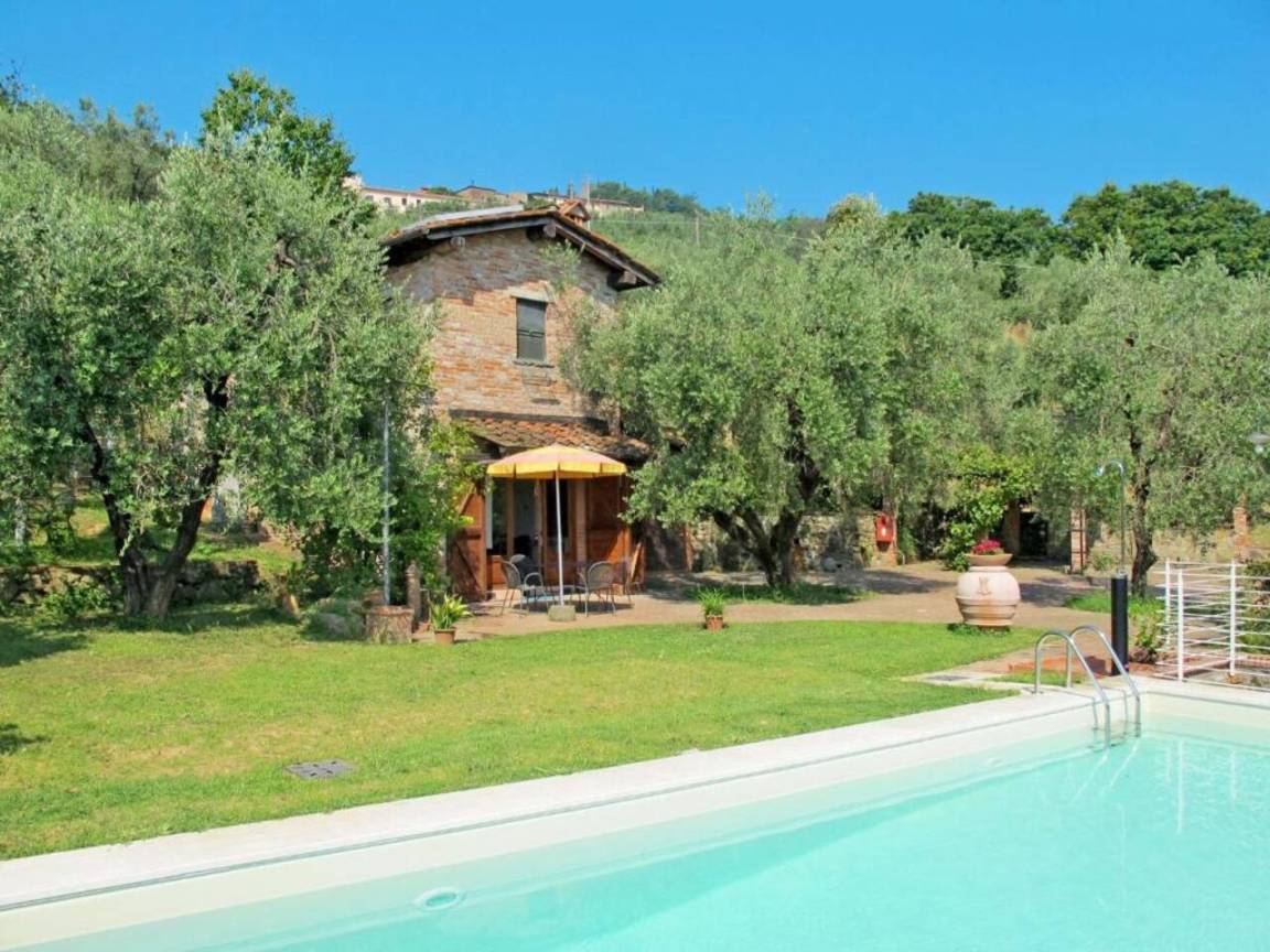 House ∙ 5 Bedrooms ∙ 6 Guests - Montecatini Terme