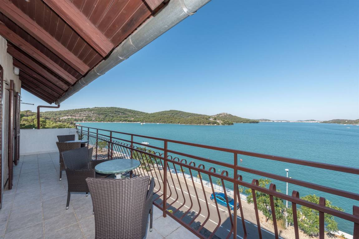 63 M² Apartment ∙ 2 Bedrooms ∙ 4 Guests - Jezera