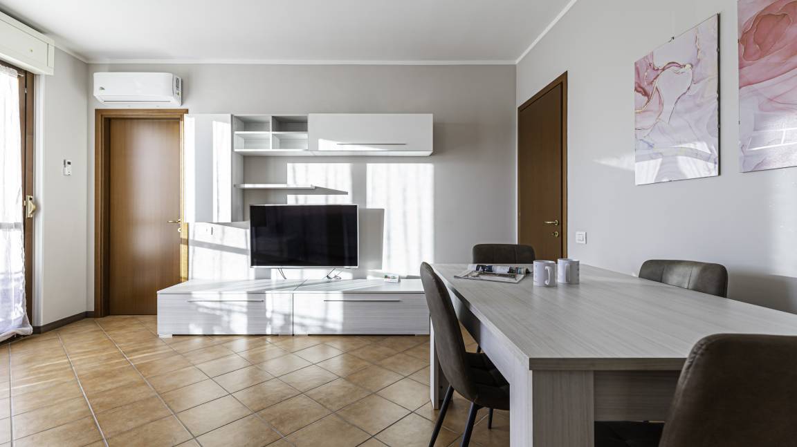85 M² Appartement ∙ 2 Chambres ∙ 4 Personnes - Rozzano