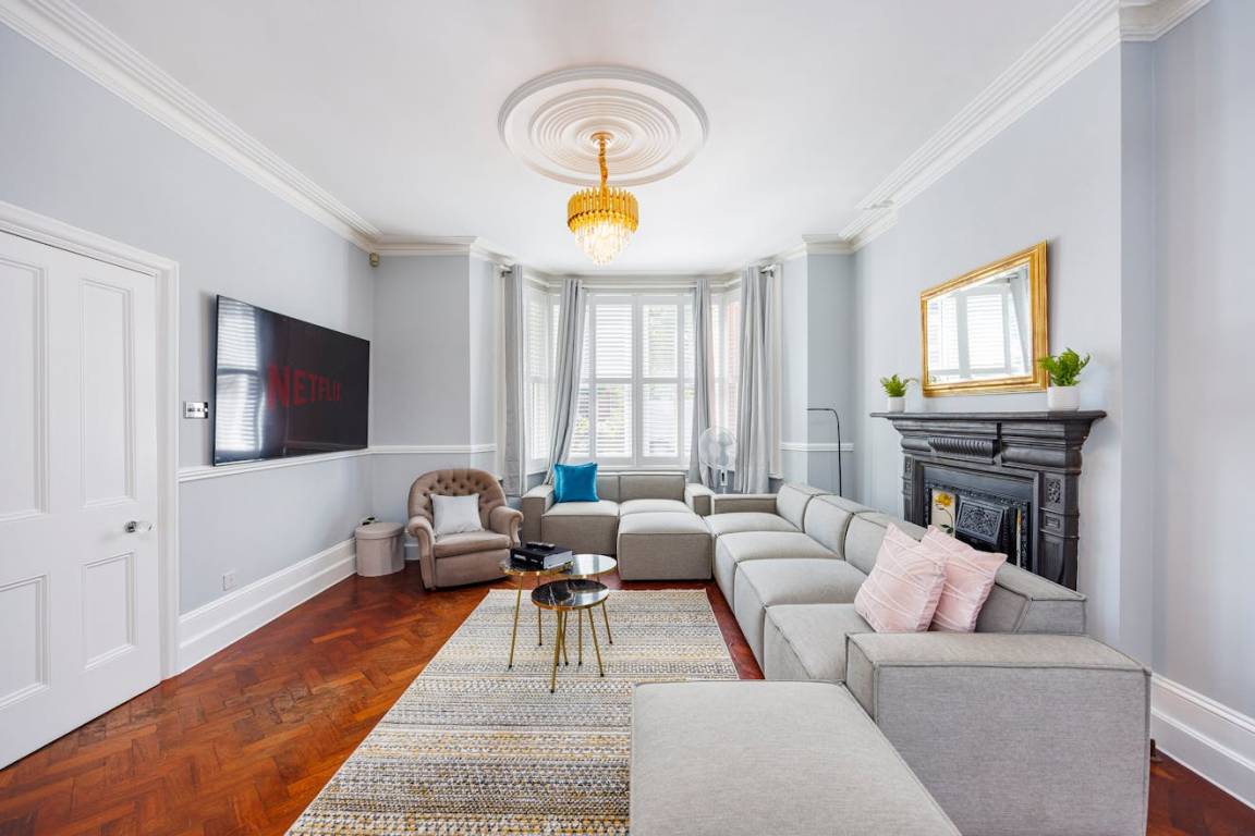 96 M² House ∙ 6 Bedrooms ∙ 12 Guests - Barnes