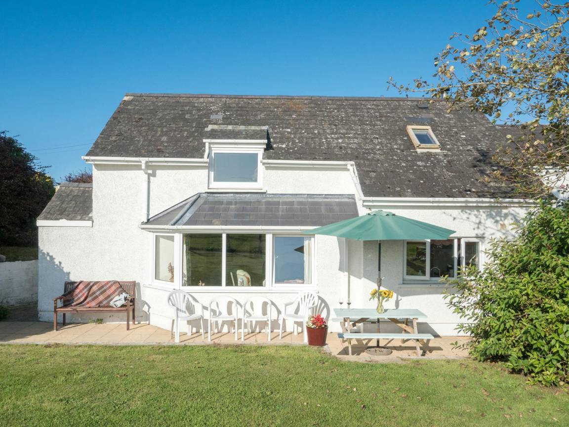 71 M² Cottage ∙ 2 Bedrooms ∙ 4 Guests - Cardigan