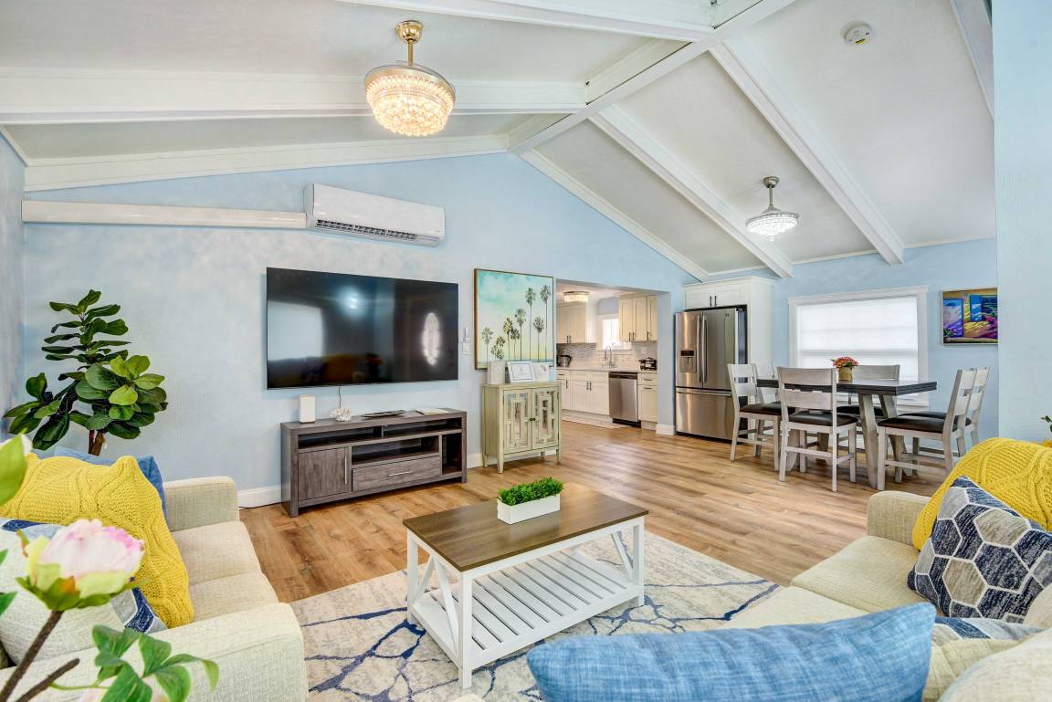108 M² House ∙ 3 Bedrooms ∙ 8 Guests - Sarasota, FL