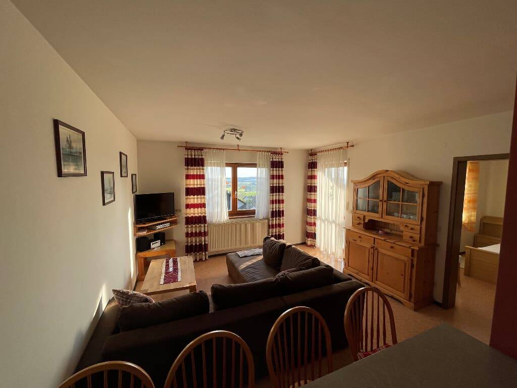 70 M² Ferienwohnung ∙ 2 Schlafzimmer ∙ 4 Gäste - Neunburg vorm Wald