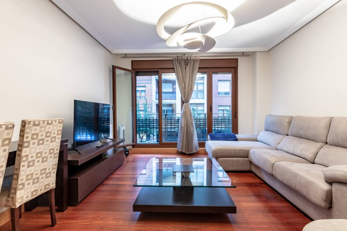 71 M² Apartamento ∙ 2 Habitaciones ∙ 4 Huéspedes - Bilbao