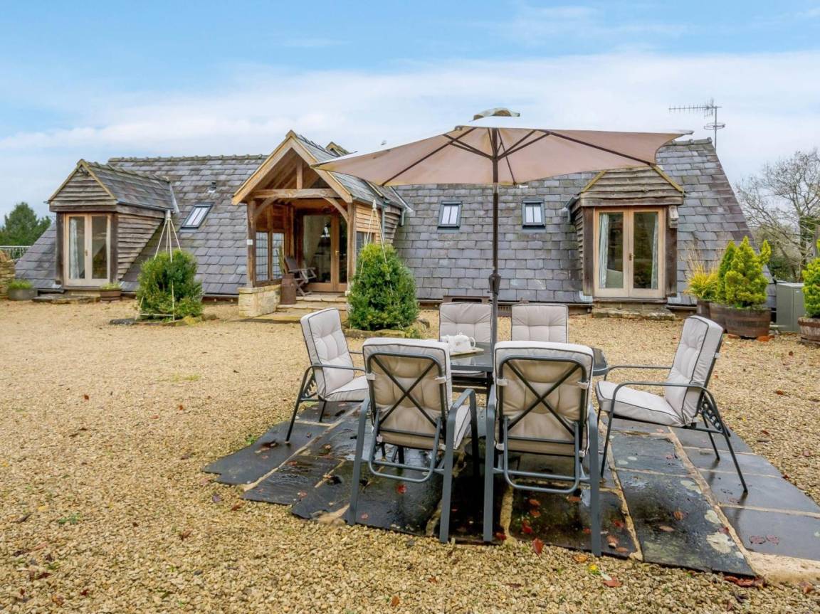 Cottage ∙ 4 Bedrooms ∙ 6 Guests - Tetbury