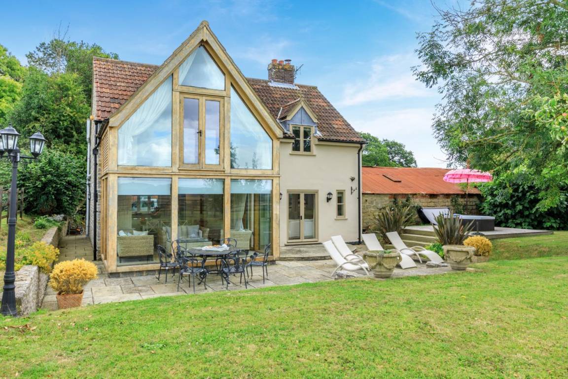 Cottage ∙ 3 Bedrooms ∙ 6 Guests - Bridport