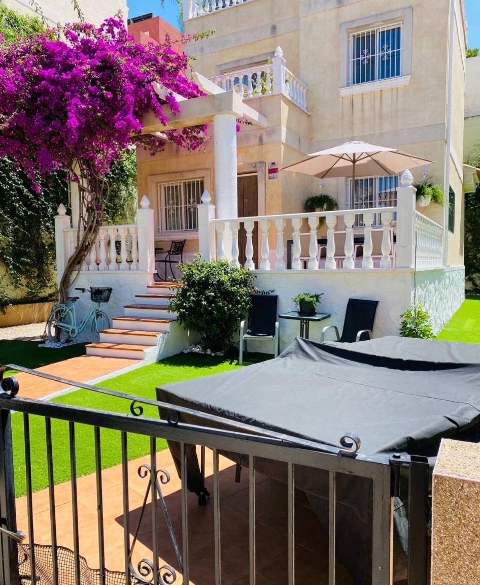 120 M² House ∙ 3 Bedrooms ∙ 5 Guests - Quesada, İspanya