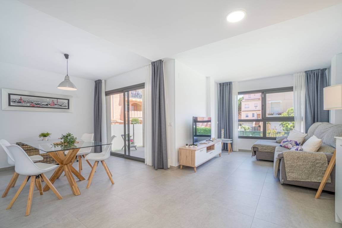 80 M² Ferienwohnung ∙ 2 Schlafzimmer ∙ 5 Gäste - Empuriabrava