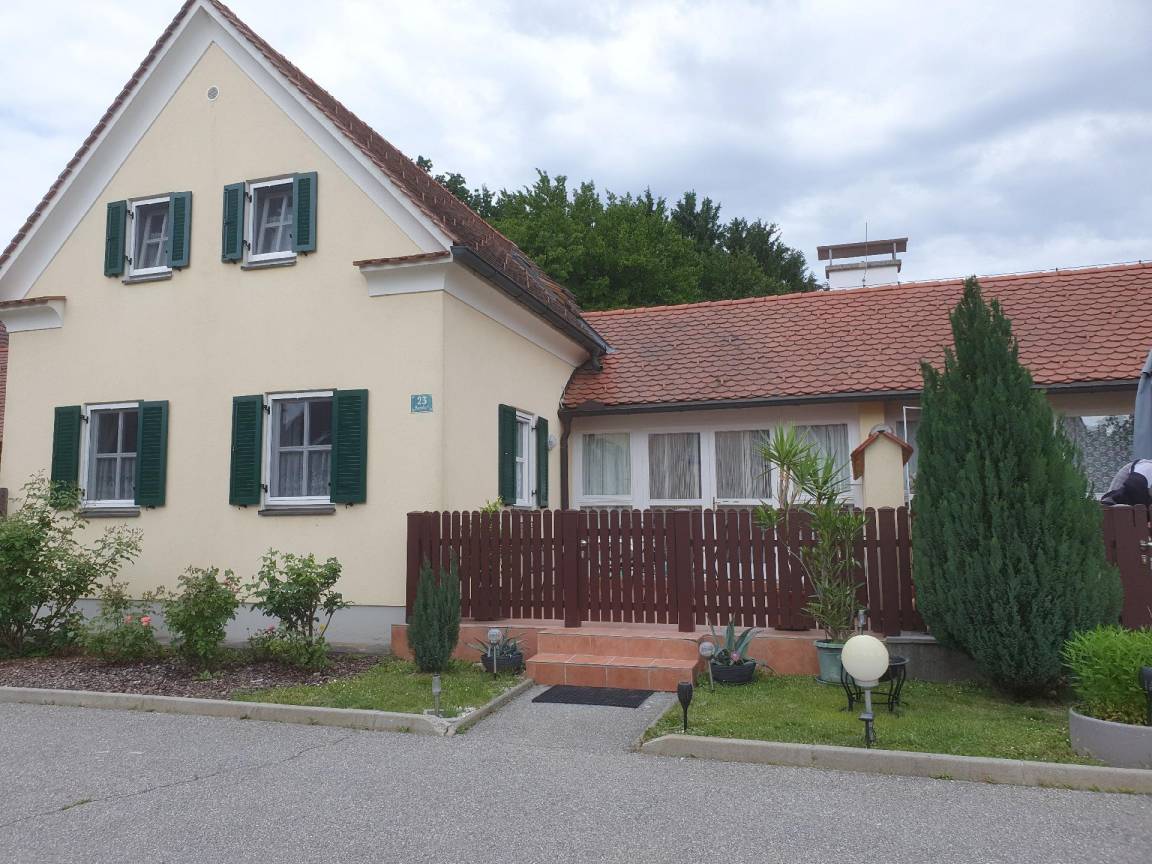 92 M² Ferienhaus ∙ 2 Schlafzimmer ∙ 6 Gäste - Bad Waltersdorf