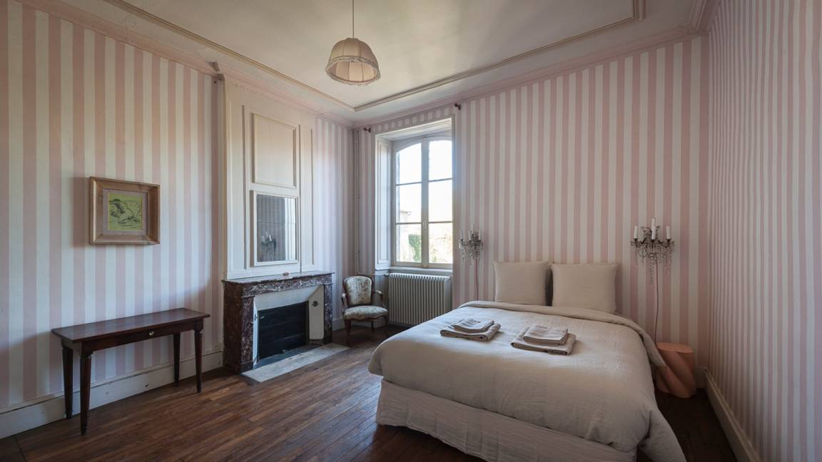 50 M² Chambre D'hôtes ∙ 1 Chambre ∙ 2 Personnes - Saint-Amand-Montrond